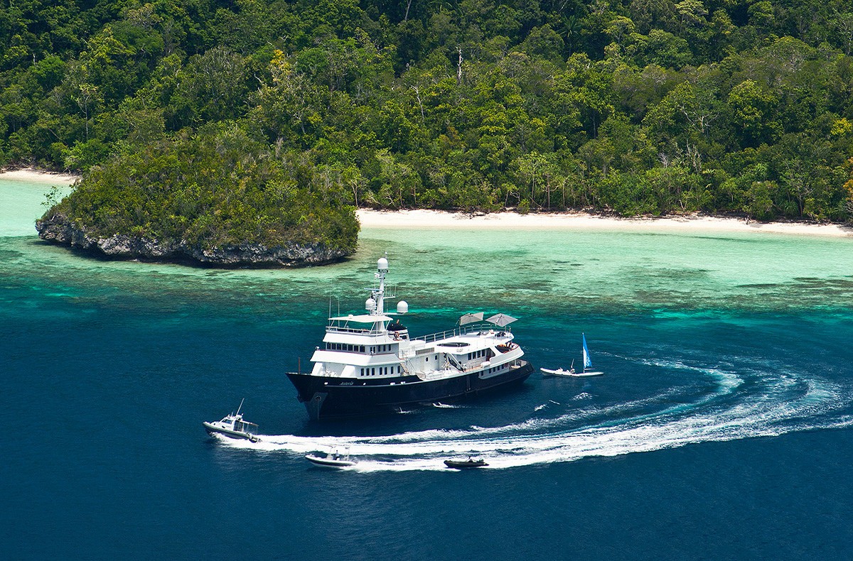 Yacht ASTERIA, DC Anastassiades & ACh Tsortanides | CHARTERWORLD Luxury ...